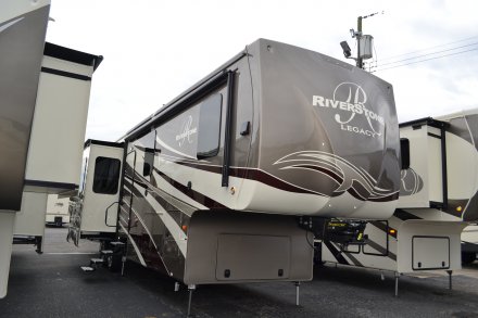 5th Wheel Campers by Forest River at Wholesale