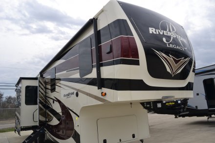 5th Wheel Campers by Forest River at Wholesale