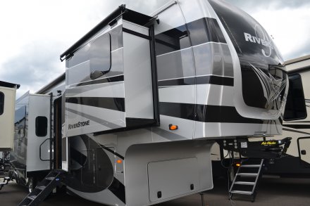 5th Wheel Campers by Forest River at Wholesale
