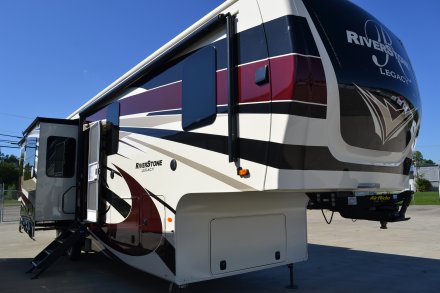 5th Wheel Campers by Forest River at Wholesale