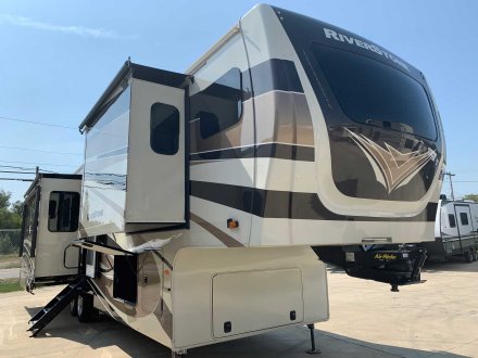 5th Wheel Campers by Forest River at Wholesale