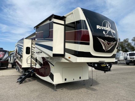 5th Wheel Campers by Forest River at Wholesale