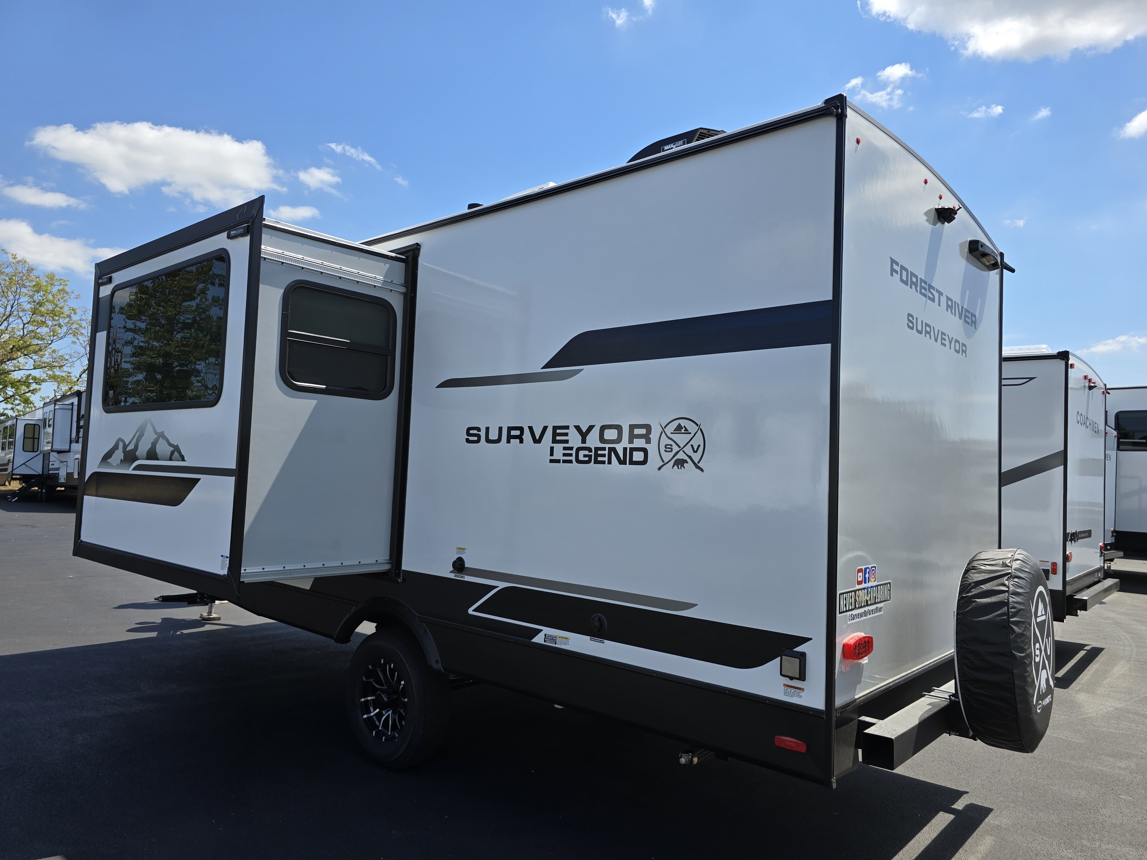 2026 Surveyor Legend 19MDBLE Travel Trailer by Forest River On Sale ...